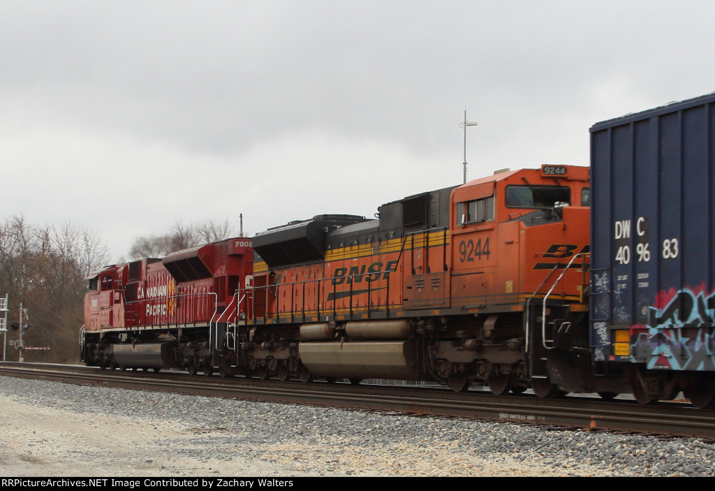 BNSF 9244